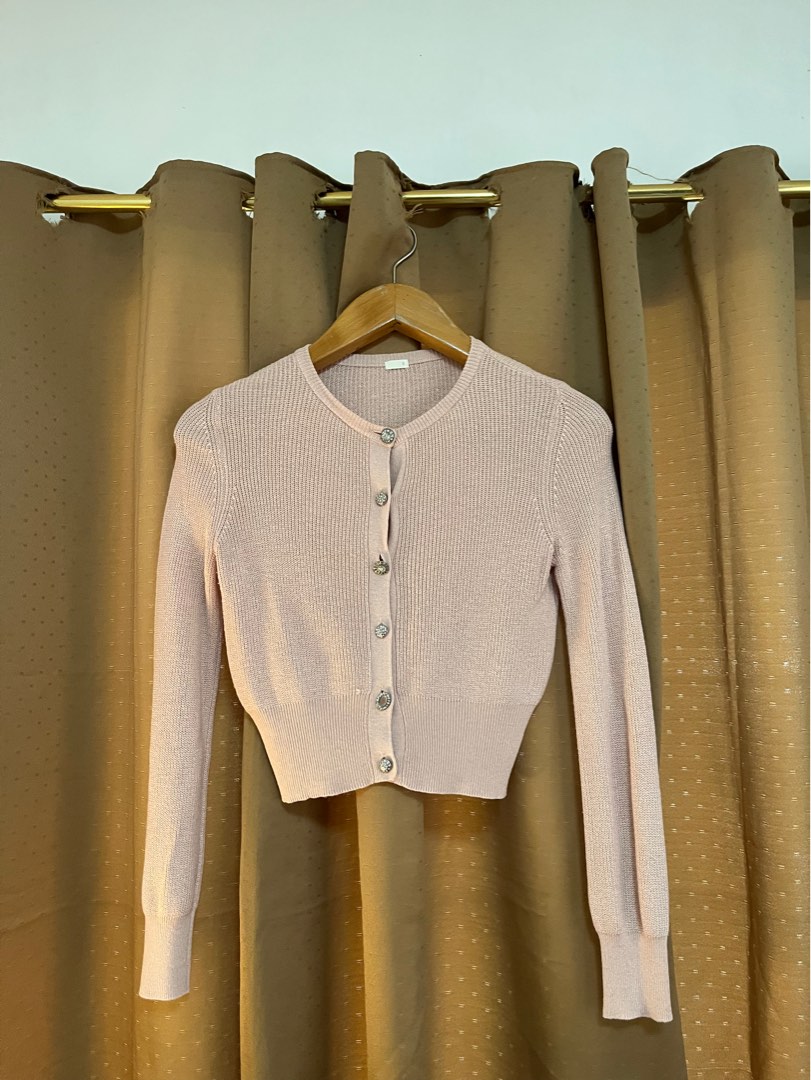 GU Knit Top S, Women's Fashion, Coats, Jackets and Outerwear on Carousell