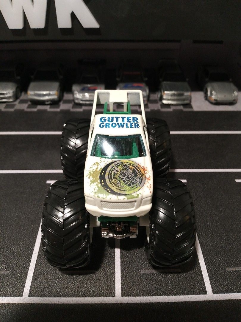 Hot Wheels Monster Trucks , Gutter Growler , 1:64 Scale Diecast MT ...