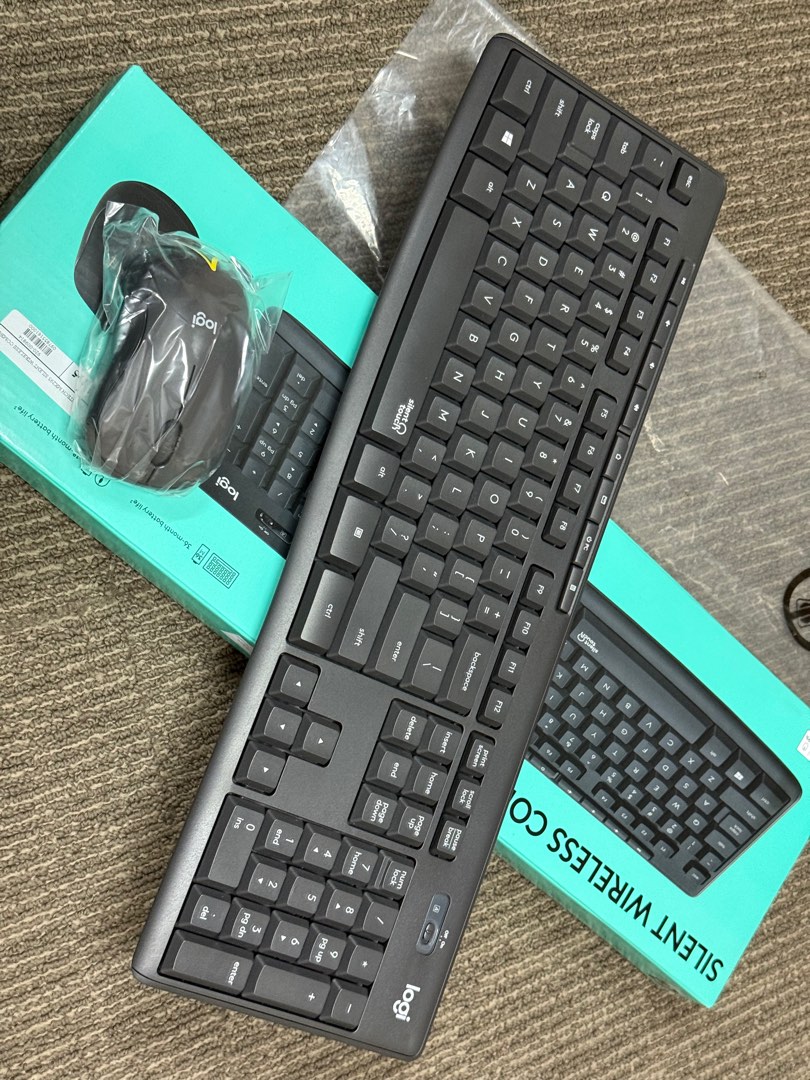 Logitech Mk295 Silent Wireless Keyboard Mouse Combo Computers And Tech Parts And Accessories