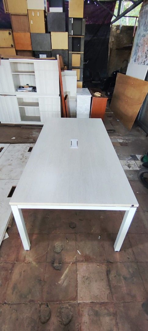 Meja meeting Informa sieben, Barang Yang Dicari di Carousell