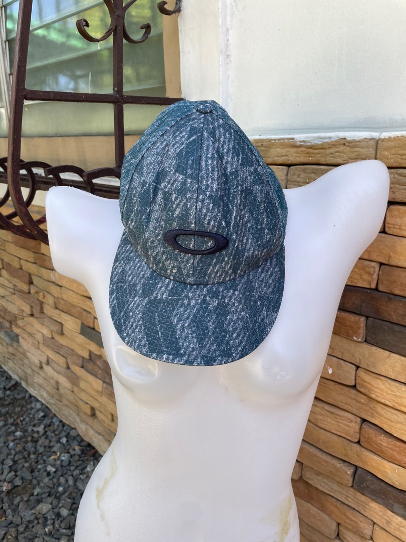 OAKLEY Cap, Men's Fashion, Watches & Accessories, Caps & Hats on Carousell