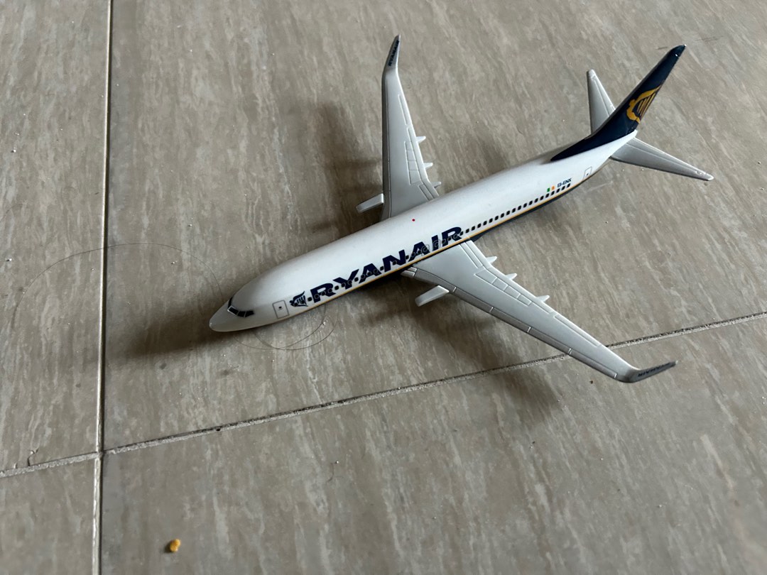 Ryanair 737 Max 8 - No Engines but perfect condition, Hobbies & Toys ...
