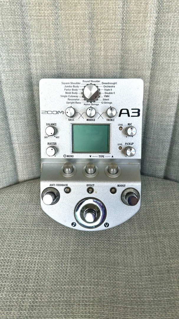 Zoom A3 pre amp effects for acoustic guitar, 興趣及遊戲, 音樂、樂器 & 配件, 樂器 ...
