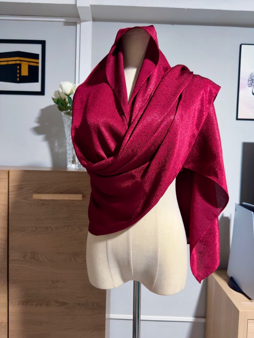 beautiful semi instant shawl in maroon [campak belakan shawl], Women's ...