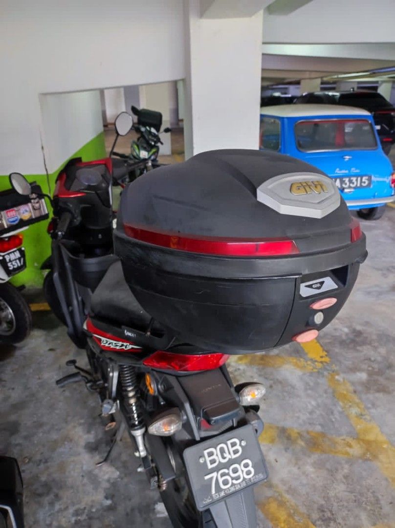 Honda dash 125 fi red, Motorbikes on Carousell