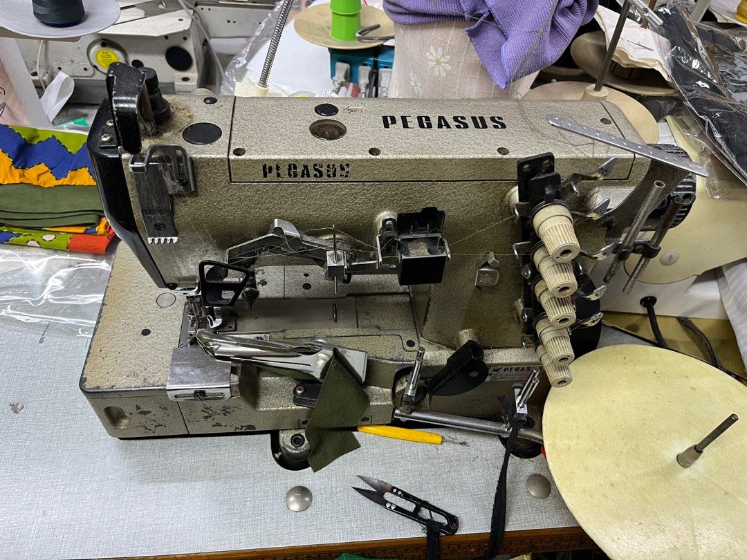 Knit cover stitch industrial machine, Everything Else on Carousell