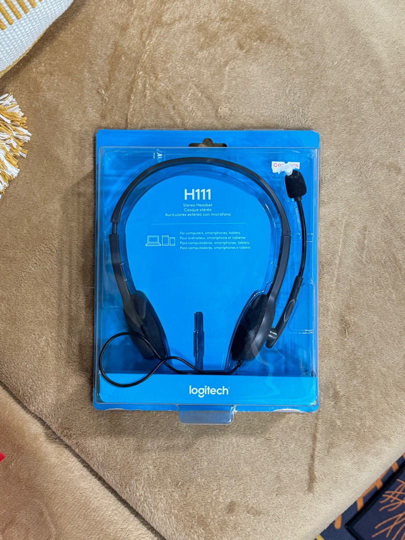 Logitech Headphones with Mic, Audio, Headphones & Headsets on Carousell