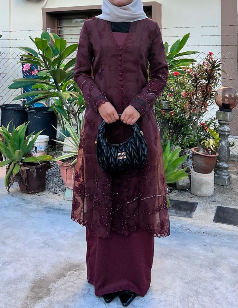 Qiszar Adeetha Maharanee, Women's Fashion, Muslimah Fashion, Baju Kurung & sets on Carousell