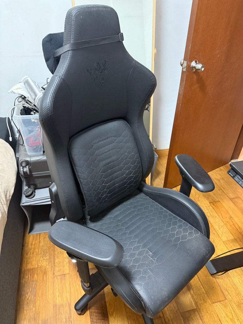 Razor gaming chair, Furniture & Home Living, Furniture, Chairs on Carousell
