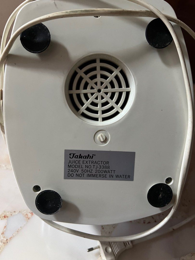 Takahi Juice Extractor Model :TJ3388, TV & Home Appliances, Kitchen ...