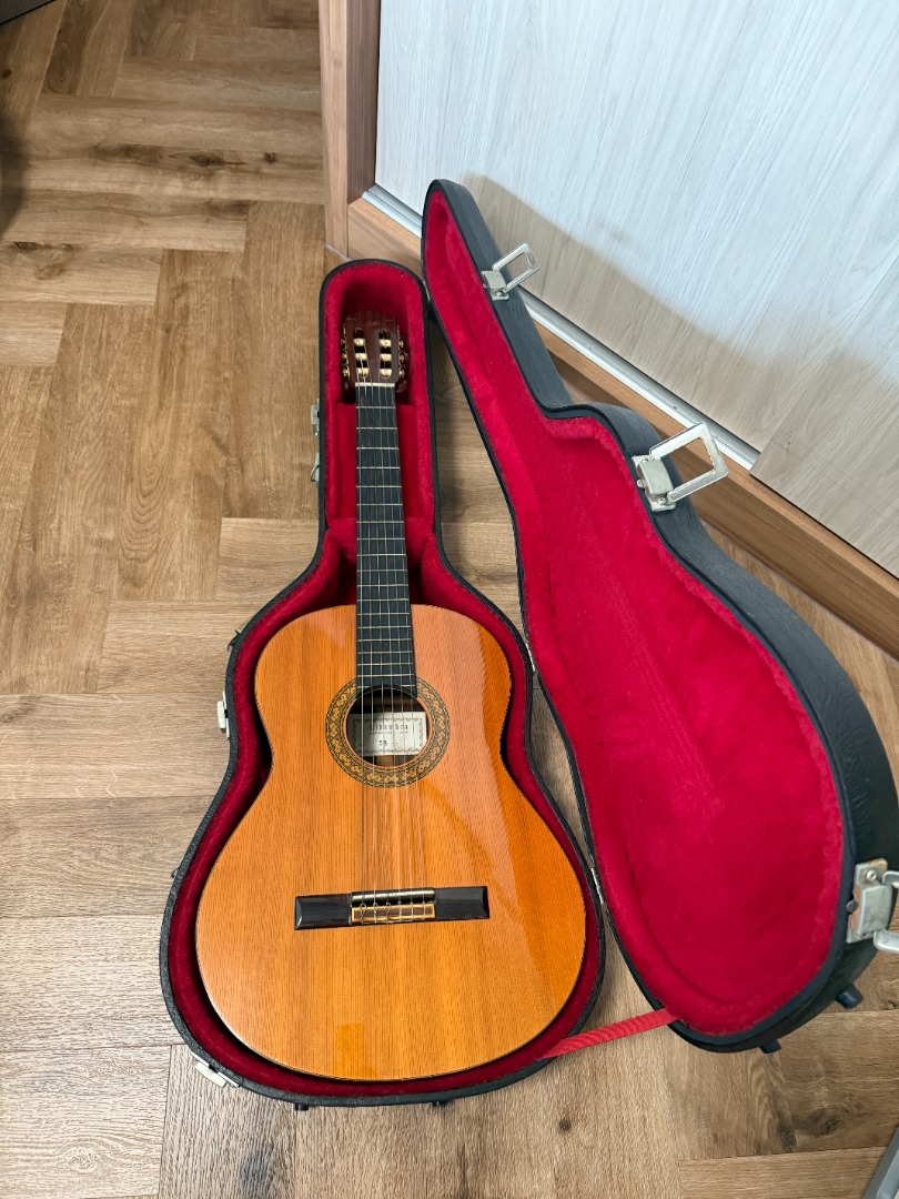 Alhambra Spain guitar Classical Guitar, Hobbies & Toys, Music & Media ...