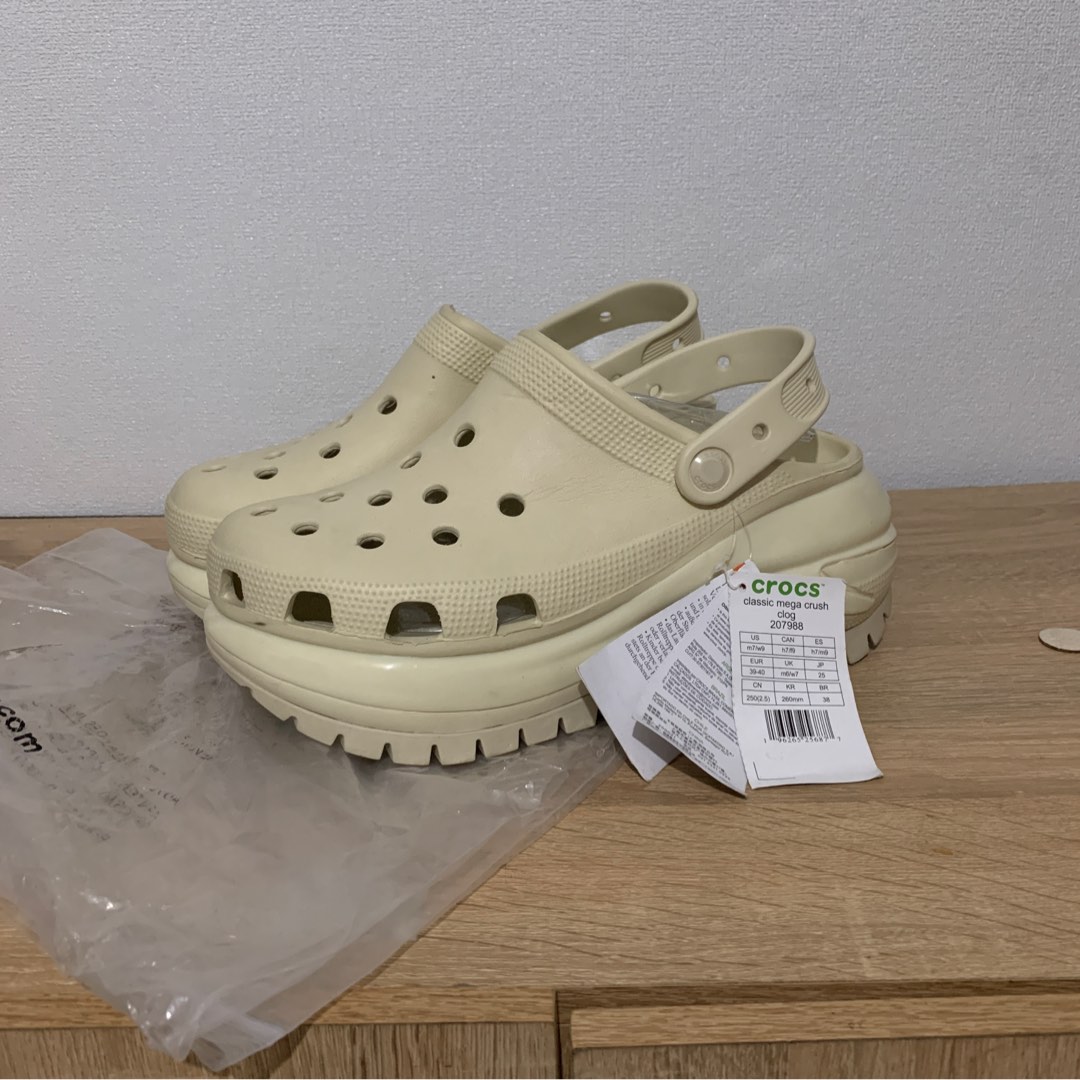 Crocs Mega Crush Clog, Fesyen Pria, Sepatu , Sandal di Carousell