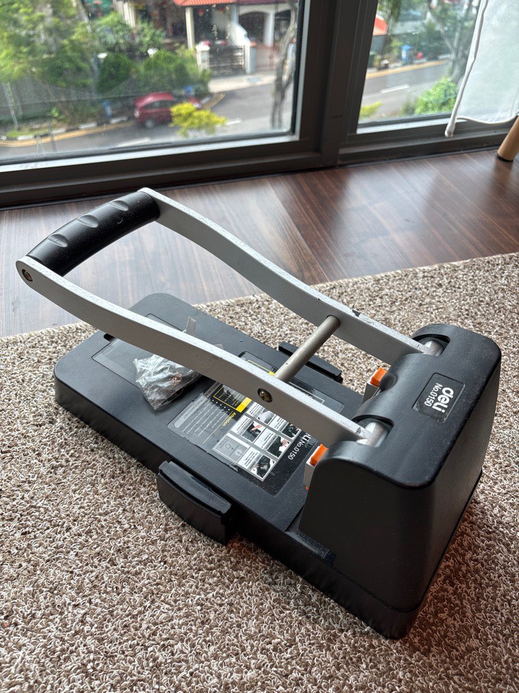 Deli Heavy Duty 2- Hole Puncher E0150, Hobbies & Toys, Stationery ...