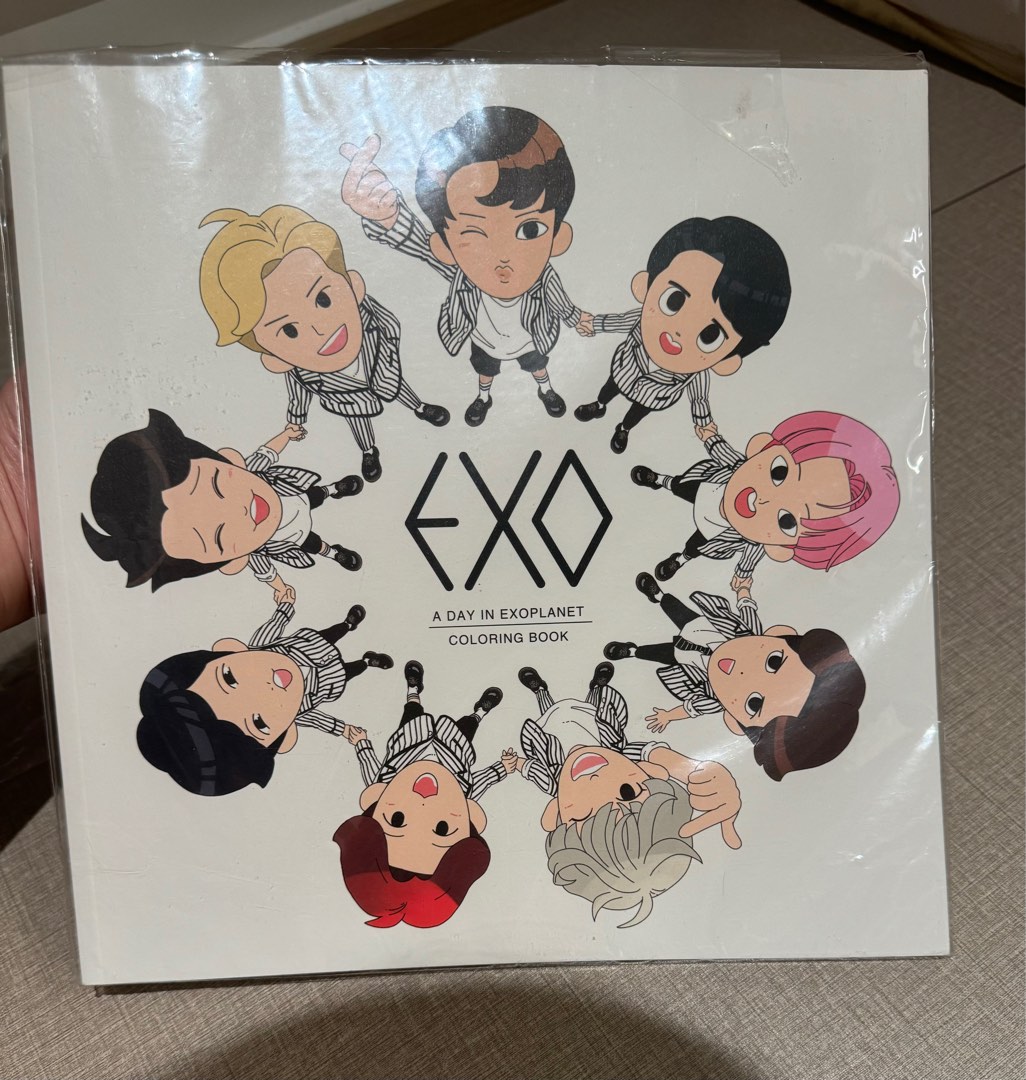 EXO coloring book 填色簿, 興趣及遊戲, 收藏品及紀念品, 明星周邊 - Carousell