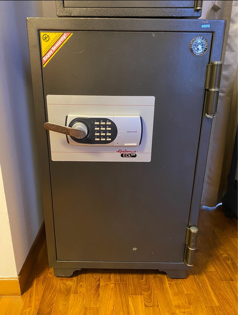 Safe box, Furniture & Home Living, Security & Locks, Safe on Carousell