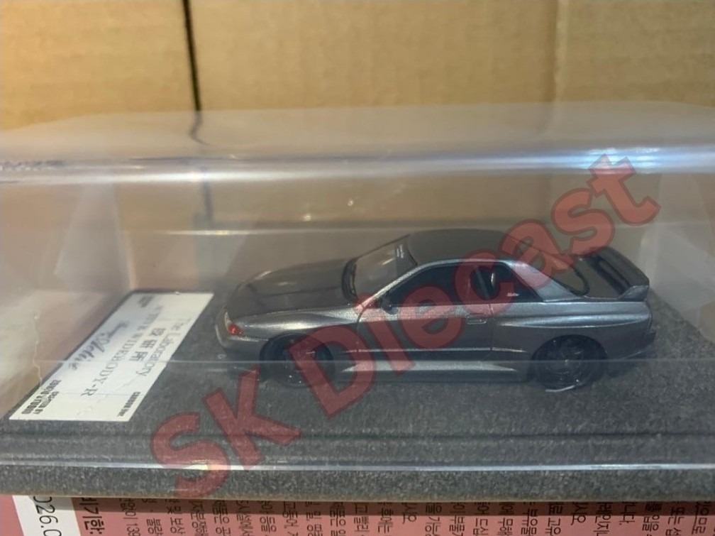 The Laboratory 1/64 Garage Active Widebody R32, Gun Grey with Carbon ...