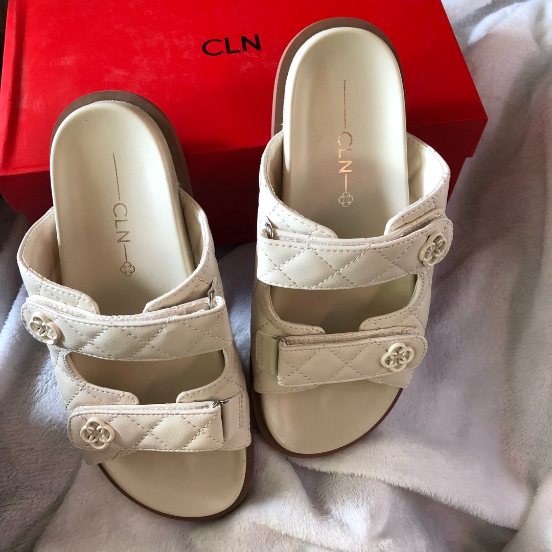 USED ONCE CLN FLAT, Women's Fashion, Footwear, Flats & Sandals on Carousell
