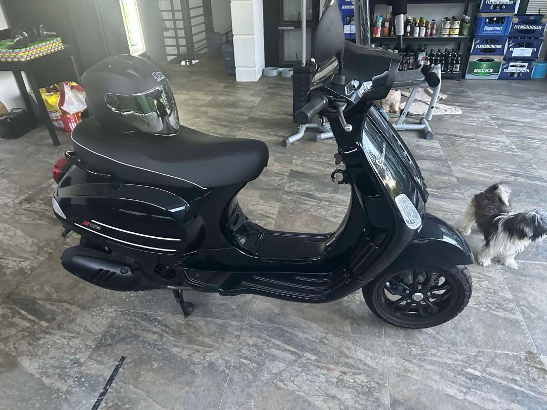 Vespa S125 Glossy Black 2025, Motorbikes, Motorbikes for Sale on Carousell