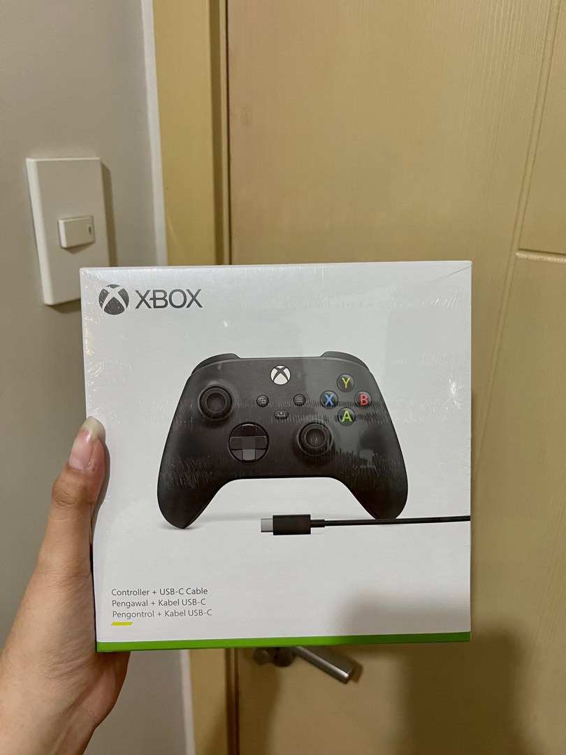 Xbox Wireless Controller + USB-C Cable (Carbon Black), Video Gaming ...