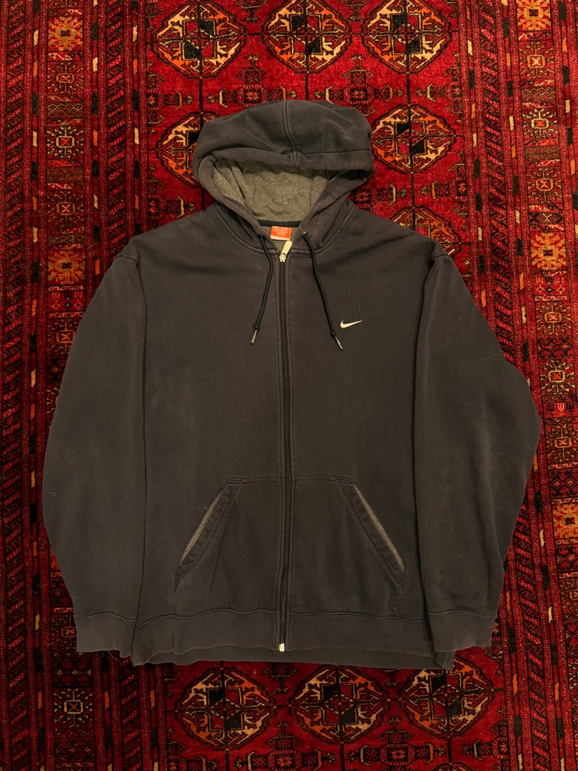 black Nike Zip-up hoodie, Men's Fashion, Coats, Jackets and Outerwear on Carousell