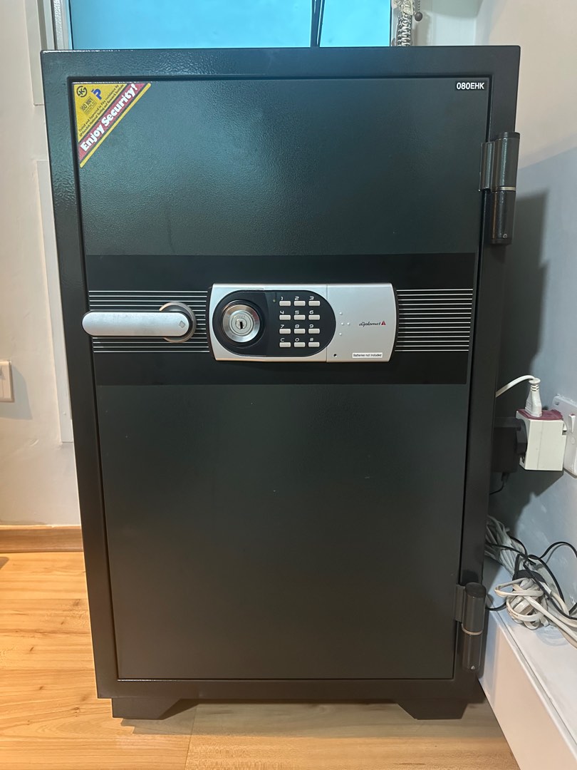Diplomat 080EHK Safe Box, Furniture & Home Living, Security & Locks ...