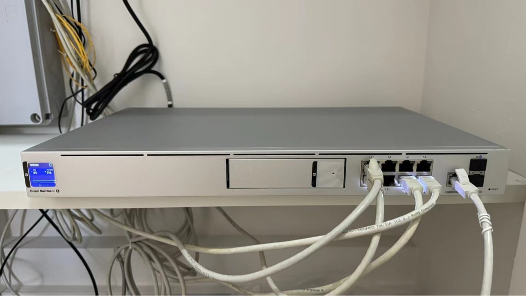 Ubiquiti Dream Machine Special Edition UDM-SE, Computers & Tech, Parts ...