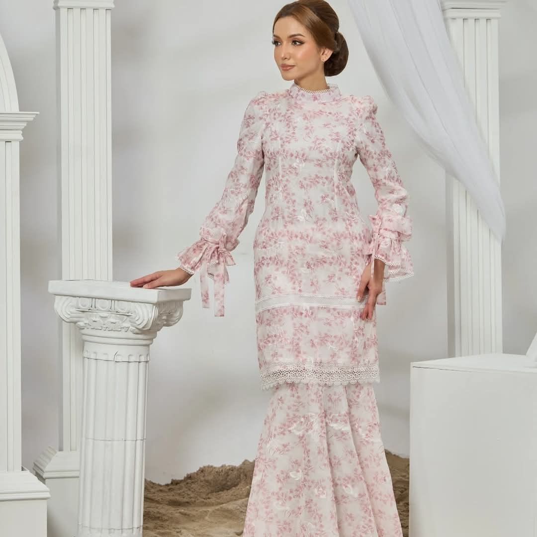 Edradesire Elsa Kurung, Women's Fashion, Muslimah Fashion, Baju Kurung ...