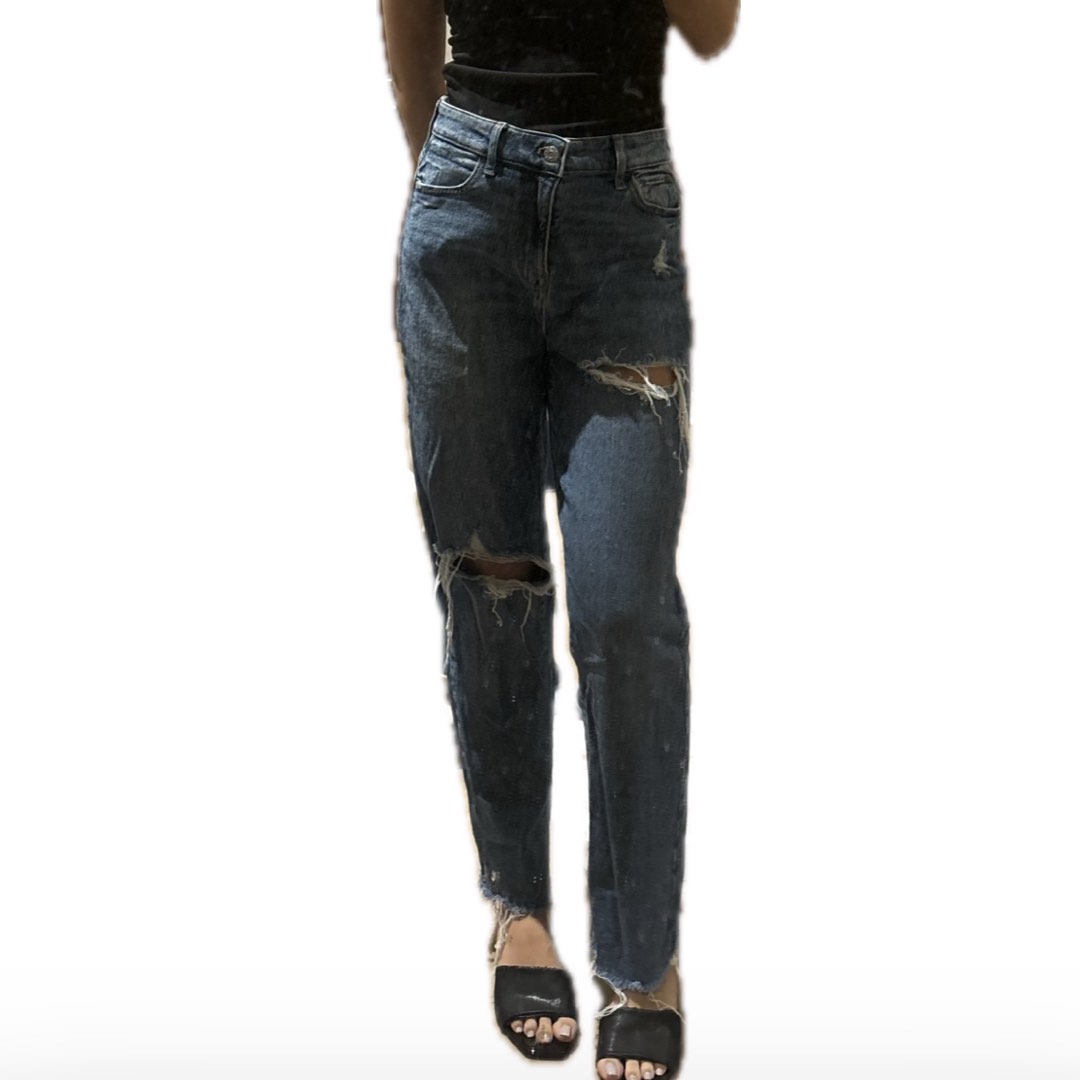 GUESS ripped jeans, Women's Fashion, Bottoms, Jeans & Leggings on Carousell