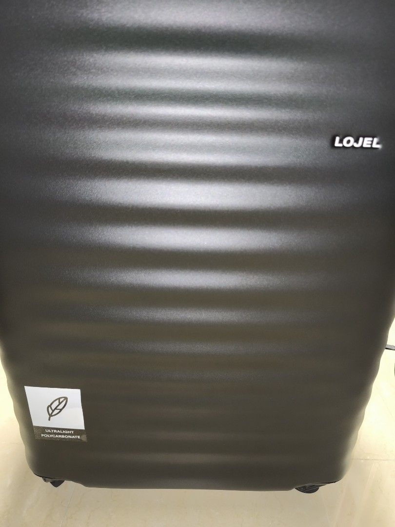 lojel Alto 29吋 黑色 超輕量拉鍊行李箱, 興趣及遊戲, 旅行, 旅遊 - 行李箱 - Carousell