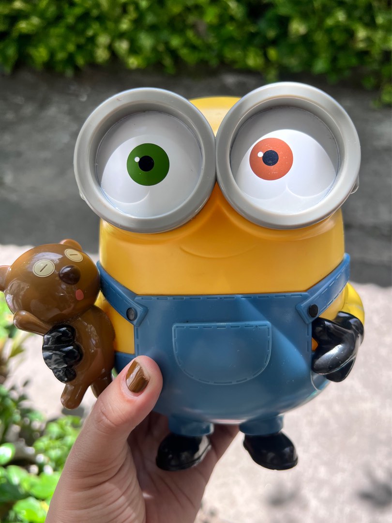 Minion Bob Coin Bank with lights (untested lights/ with flaw sa arm ...