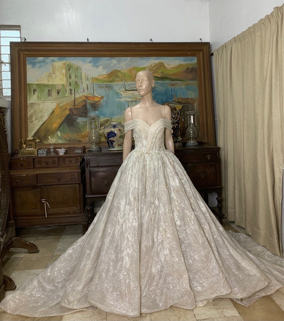 Opulent Champagne Wedding Gown Cathedral-length Train, Women's Fashion ...
