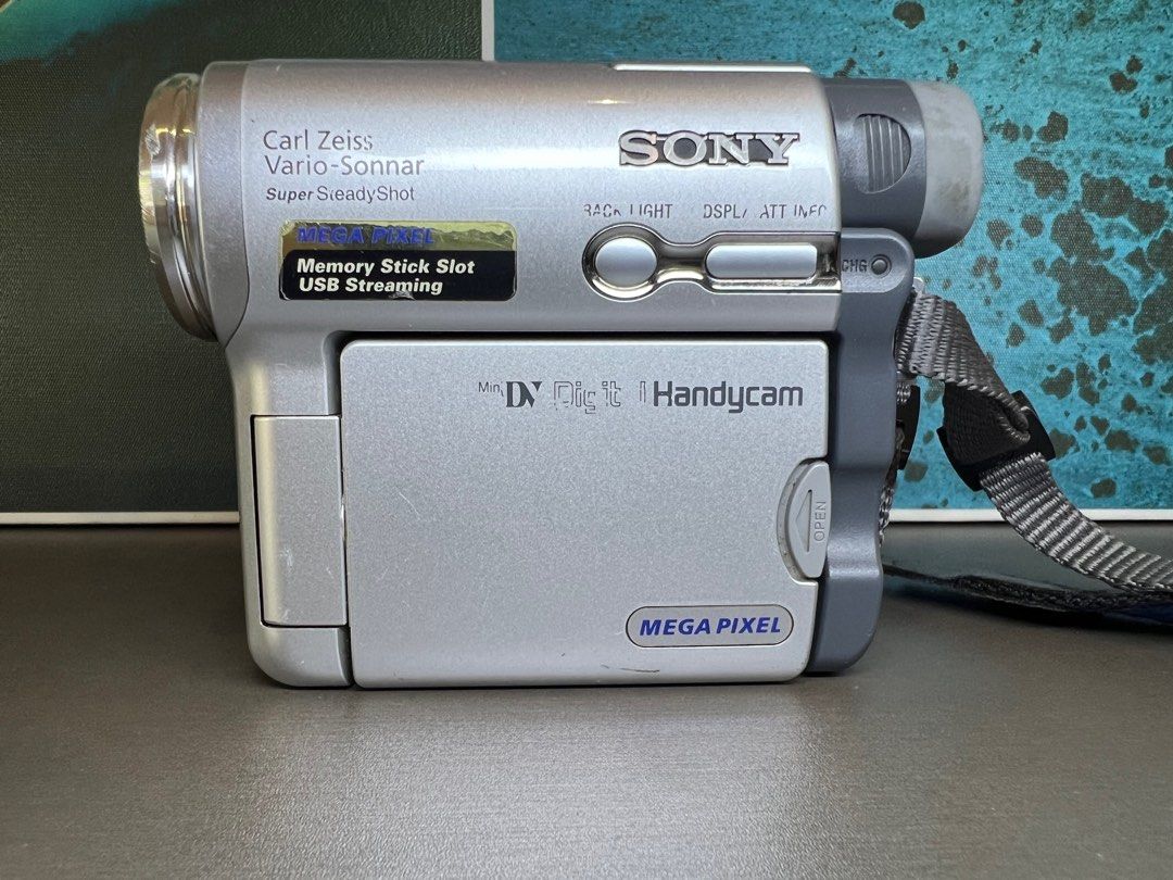 Sony Handycam DCR-TRV33 E MiniDV Video Camera Camcorder Silver ...