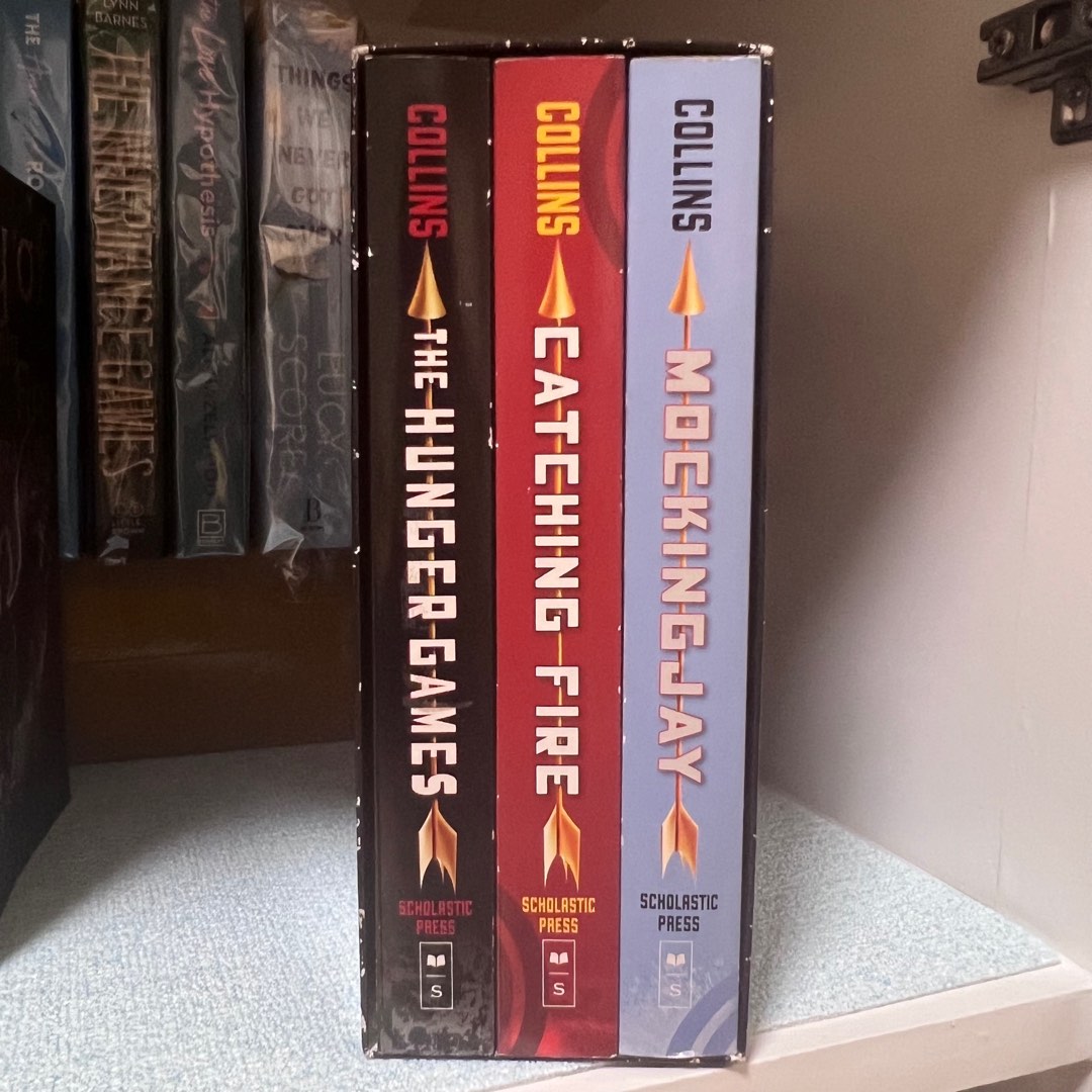 the hunger games - trilogy (set), Hobbies & Toys, Books & Magazines ...