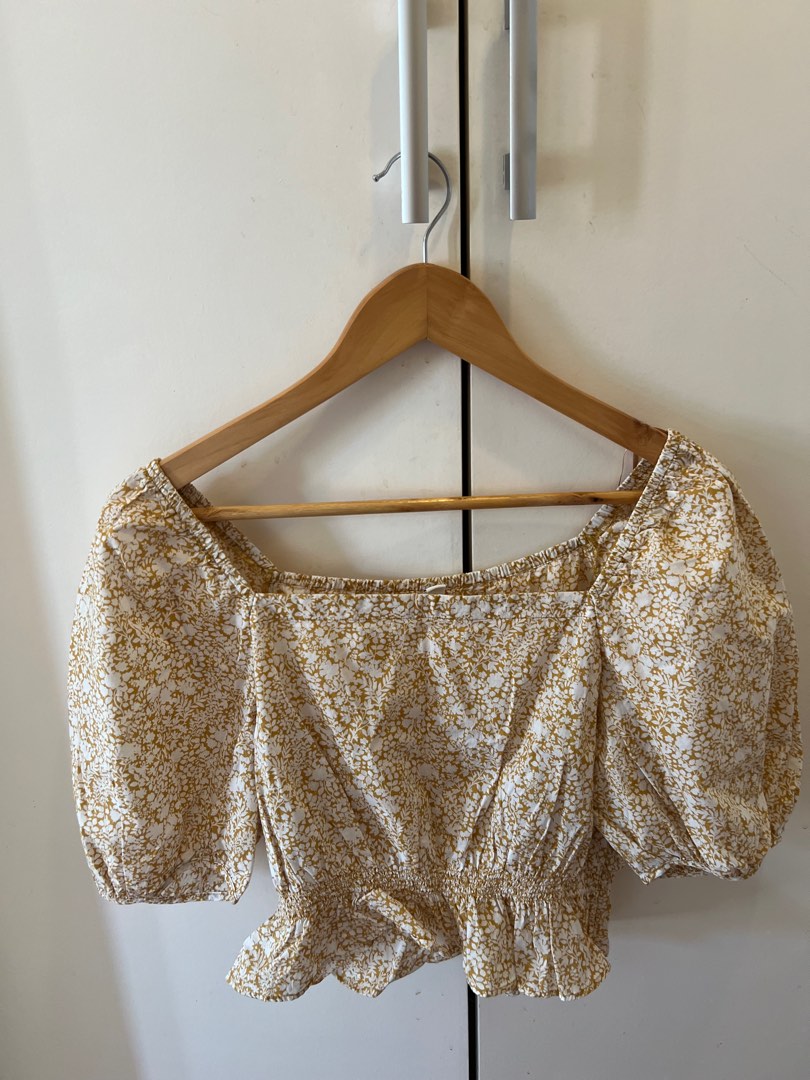 Uniqlo puff sleeve squareneck, Women's Fashion, Tops, Blouses on Carousell