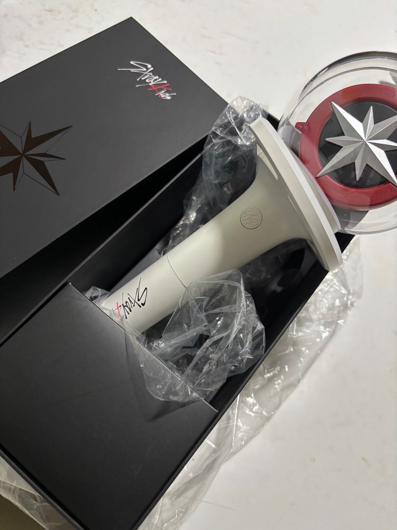 [wts] skz lightstick v2, Hobbies & Toys, Memorabilia & Collectibles, K ...