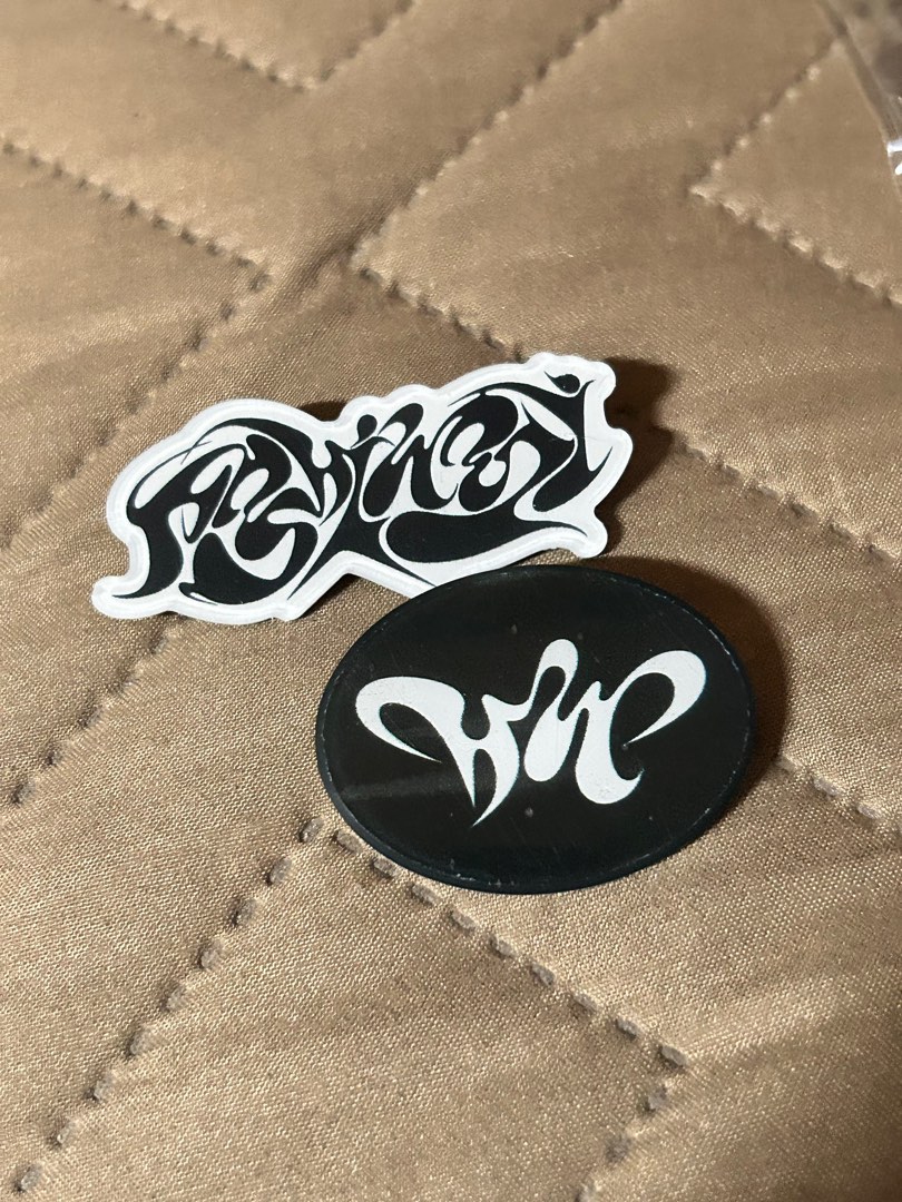 hoshi x woozi hxw beam weverse pob - badge, Hobbies & Toys, Memorabilia ...