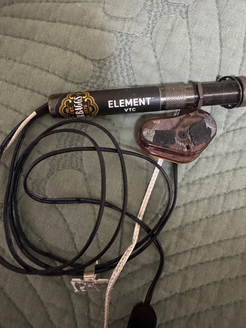 LR Baggs Element active system VTC acoustic guitar pickups, Hobbies ...