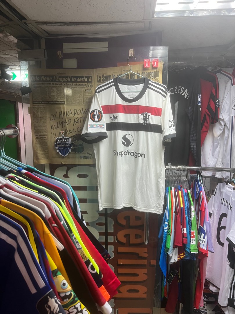 Manchester United 2024 khaki away ss n8, 運動產品, 運動與體育, 運動與體育 - 球拍和球類運動 ...