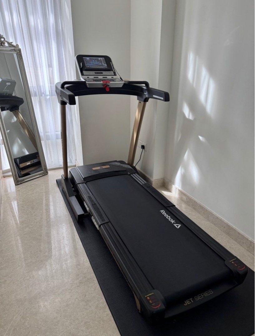 REEBOK Treadmill Jet 300, Sports Equipment, Exercise & Fitness, Cardio ...