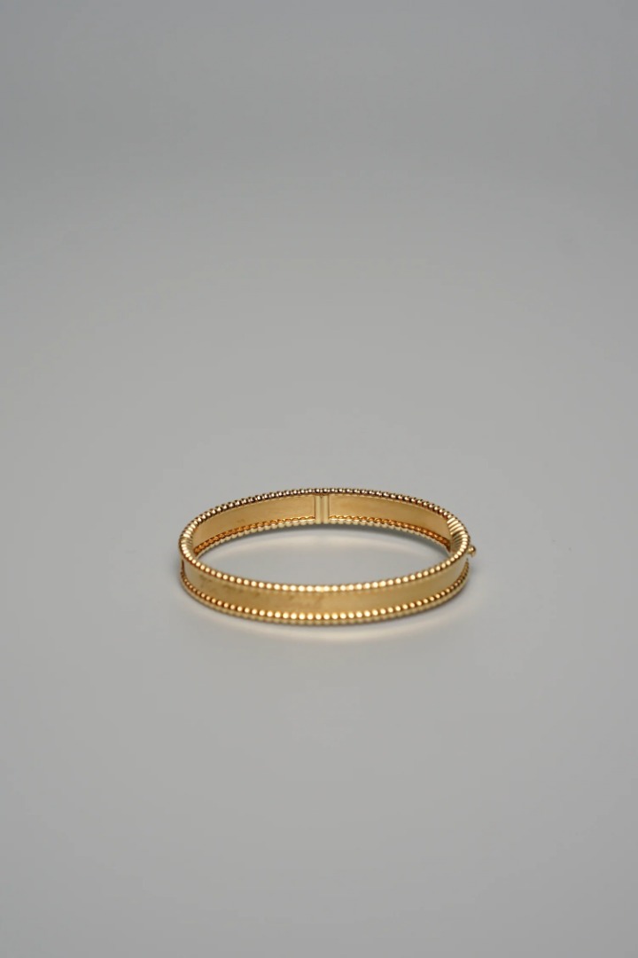 VCA Perlée signature bracelet, medium model in 18K Yellow Gold, Luxury ...