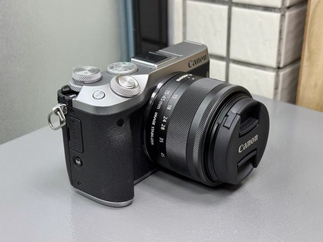Canon M6 (1st Gen, Silver, Like New), Photography, Cameras on Carousell