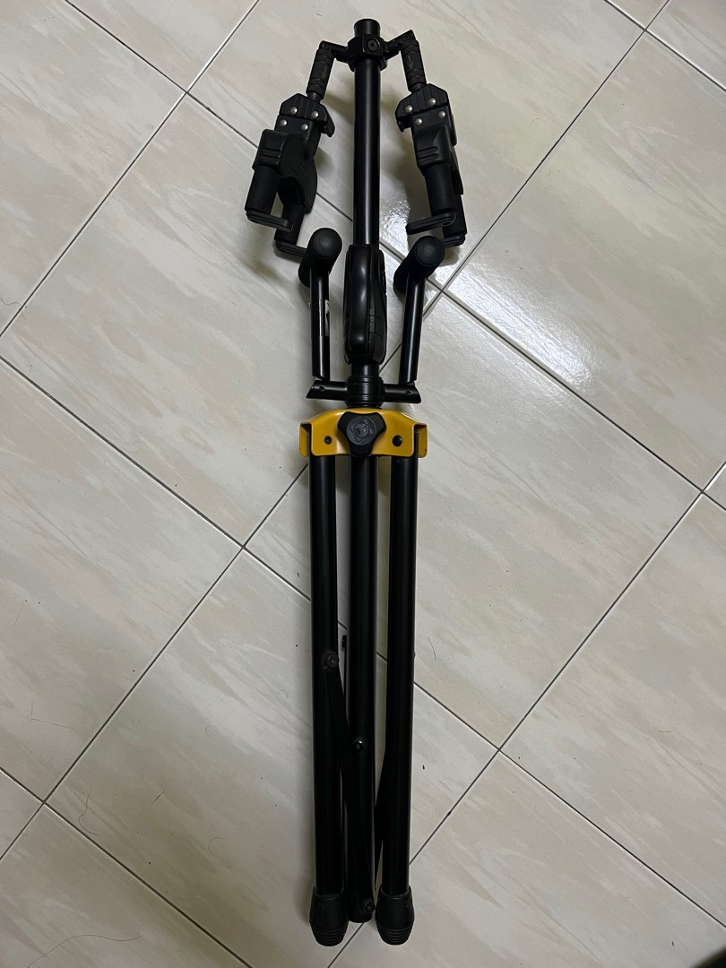 HERCULES GS422B-PLUS AUTO GRIP SSYSTEM (AGS) DOUBLE GUITAR STAND ...