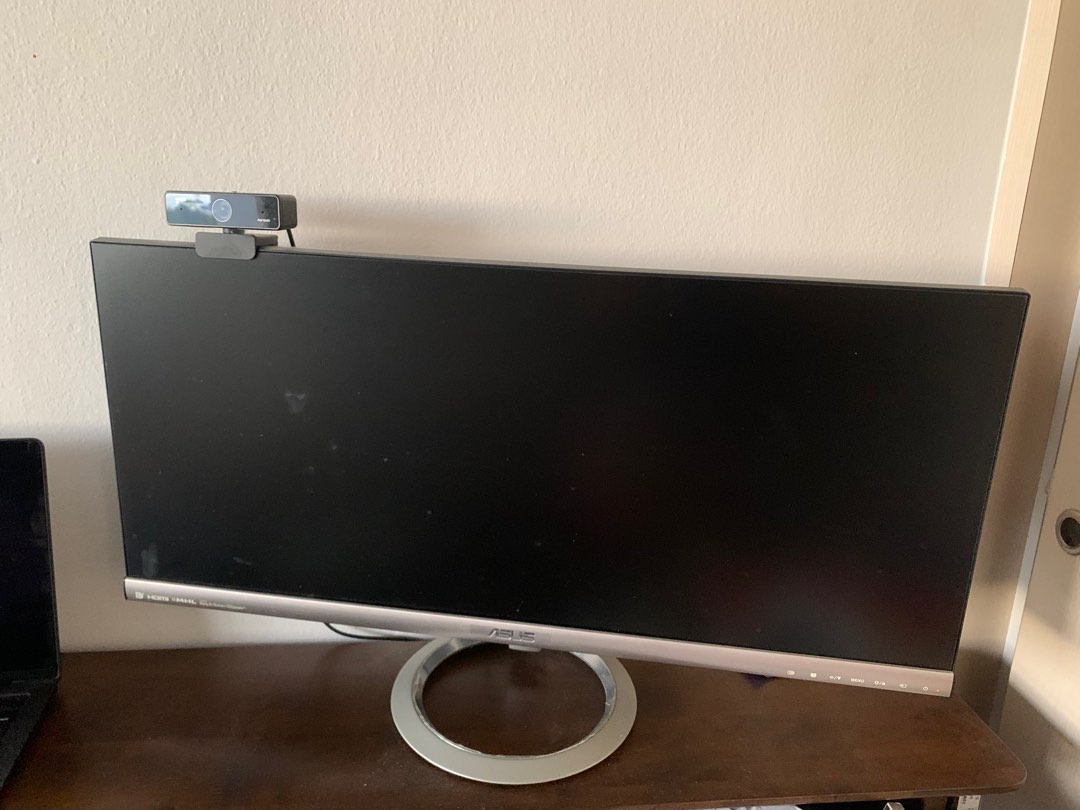 Large desktop monitor in perfect condition, Computers & Tech, Parts ...