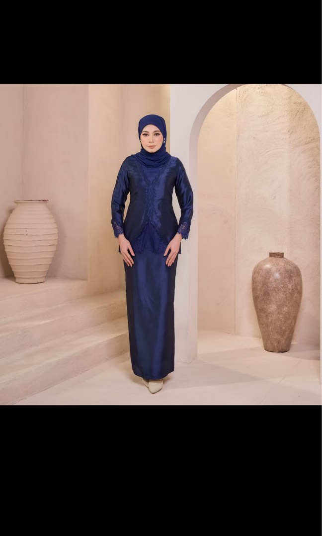 Qaamnie tressa kurung raya 2025 navy blue shantung silk, Women's ...