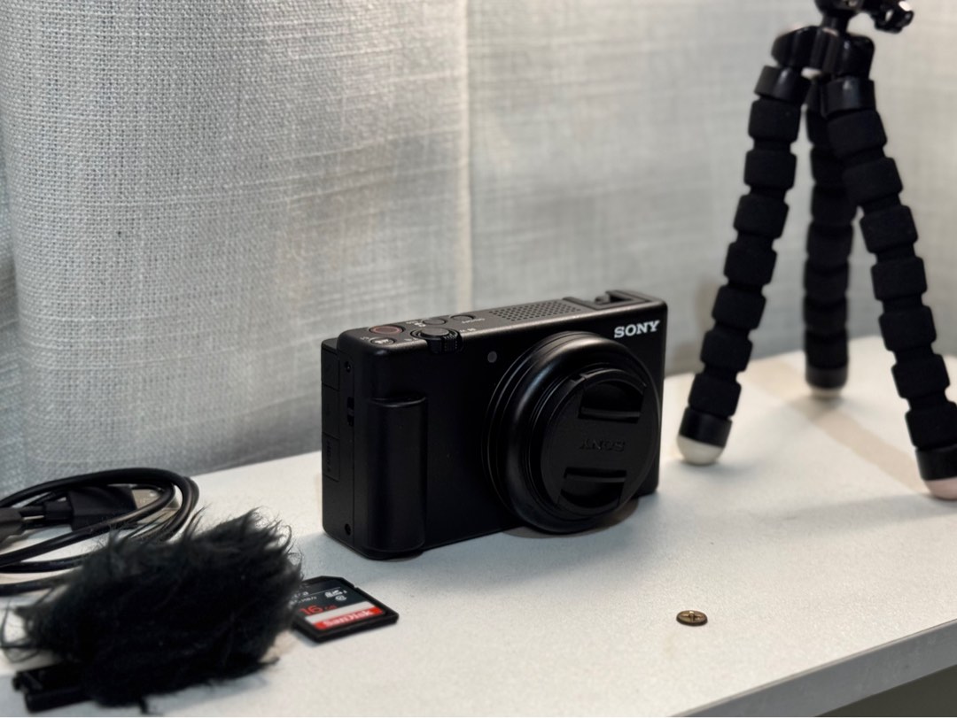 Sony ZV-1F / ZV1F 20mm f2.0 Vlogging Digital Camera, Photography ...