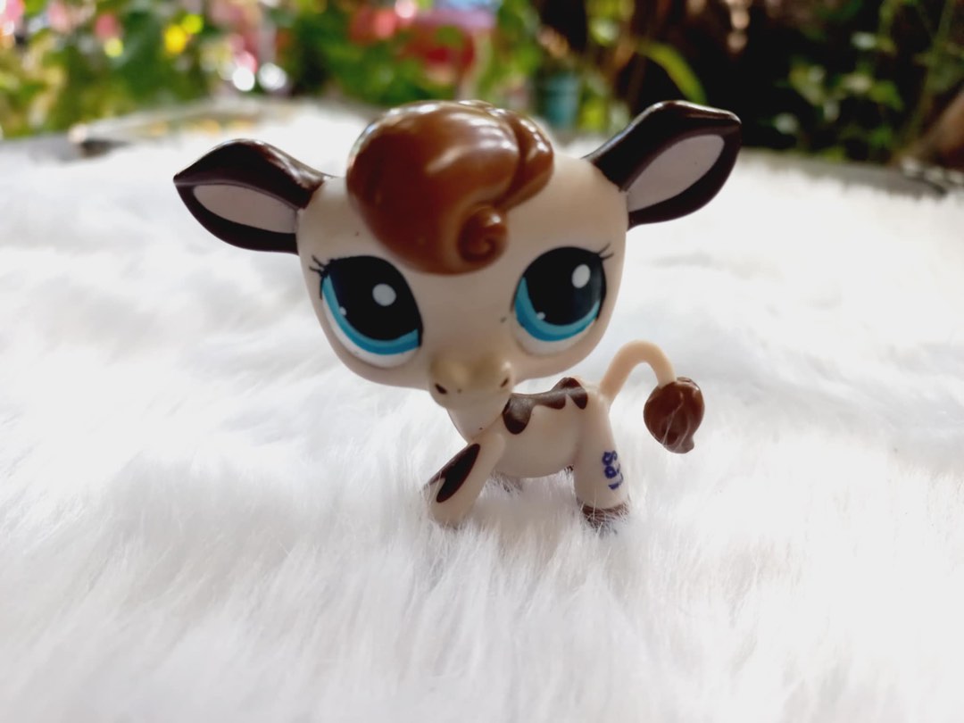 Authentic Lps cow (Gen 3), Hobbies & Toys, Toys & Games on Carousell