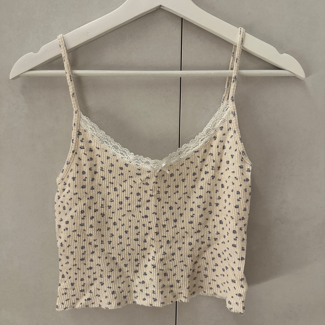 Brandy Melville tanks, Women's Fashion, Tops, Sleeveless on Carousell
