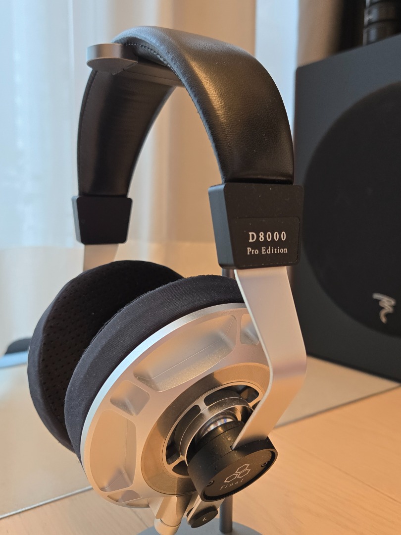 Final D8000 Pro Headphones with additional official un/balanced cables ...