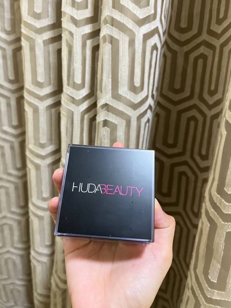 Huda Beauty Loose Powder Code Pound Cake, Beauty & Personal Care, Face ...