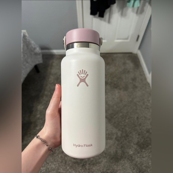 Hydro flask limited edition colour juneberry 32oz, Furniture & Home ...